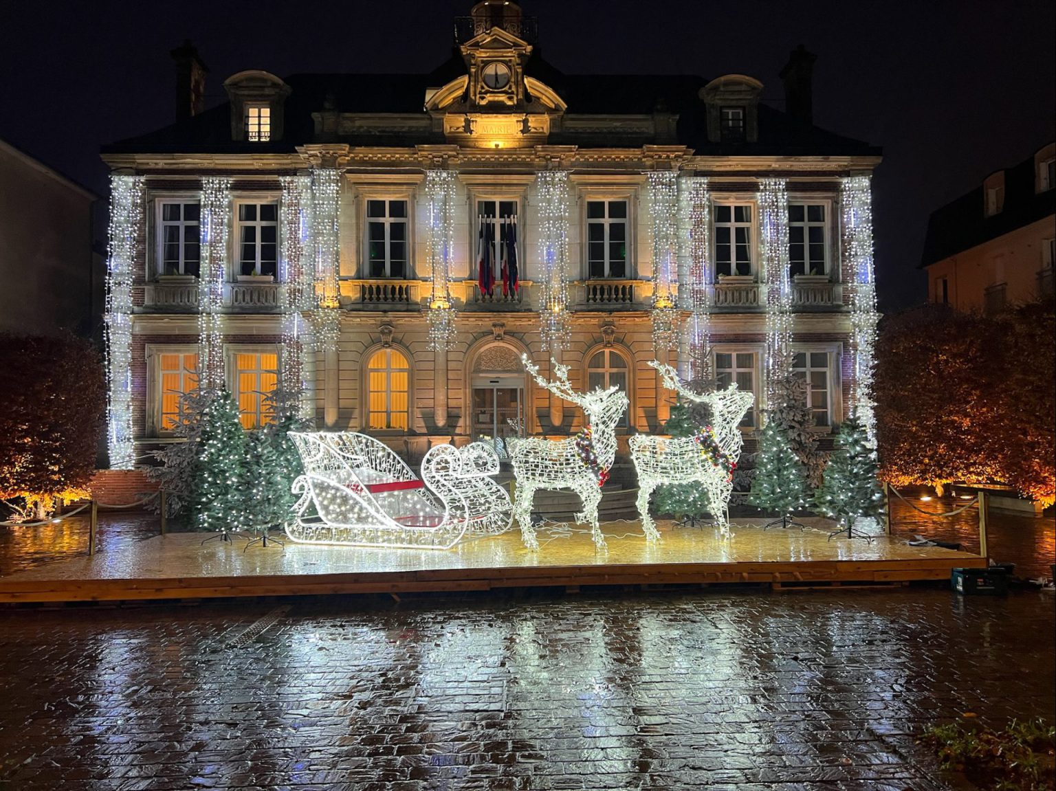 Illuminations Services - Votre spécialiste des illuminations de Noël